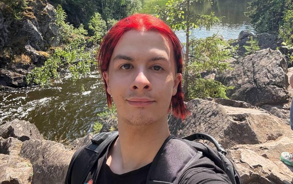 Концерт тиктокера Ивана Золо в Москве сорвали броском петарды...